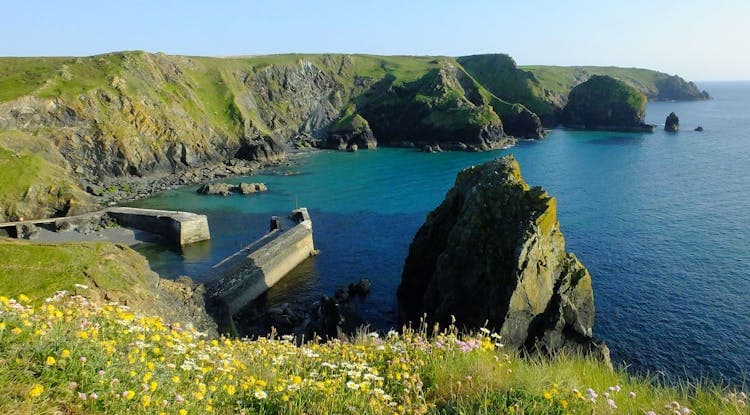 Mullion: Discover Tranquility on Cornwall's Scenic Coastal Retreat