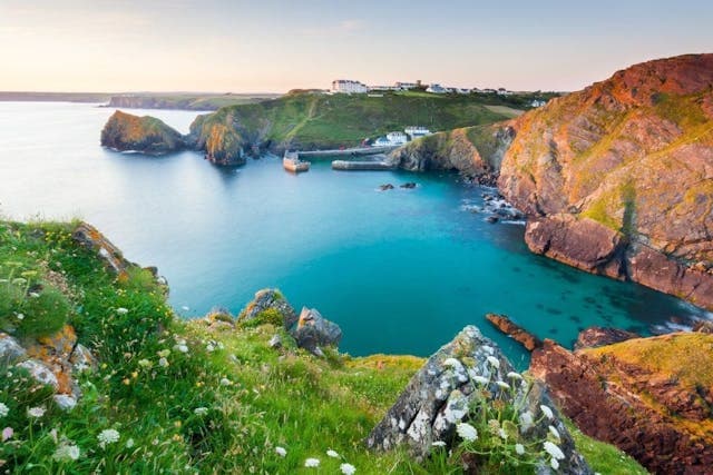 Mullion: Discover Tranquility on Cornwall's Scenic Coastal Retreat